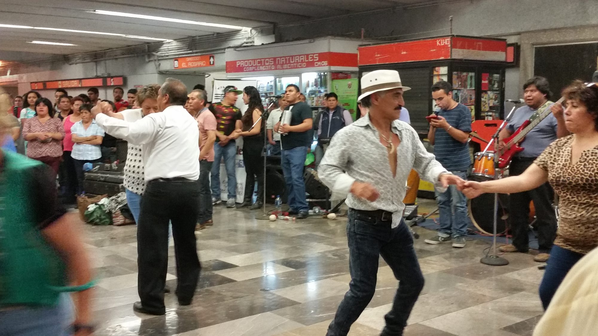 The Mexico City Metro and All It Has to Offer - A Couple of Drifters